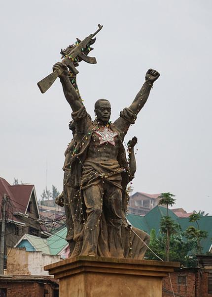 マドハンドを引っ張り出したら何か出てきた - 2016年01月21日のその他のボケ[39018923] - ボケて（bokete）