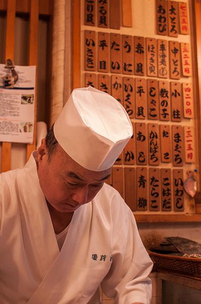 子どもが「ここは回るお寿司無いの？」と言うので大将が「頭だけは精一杯頭を回しております」と答えたが、ウケはイマイチ。 - 2015年09月25 ...