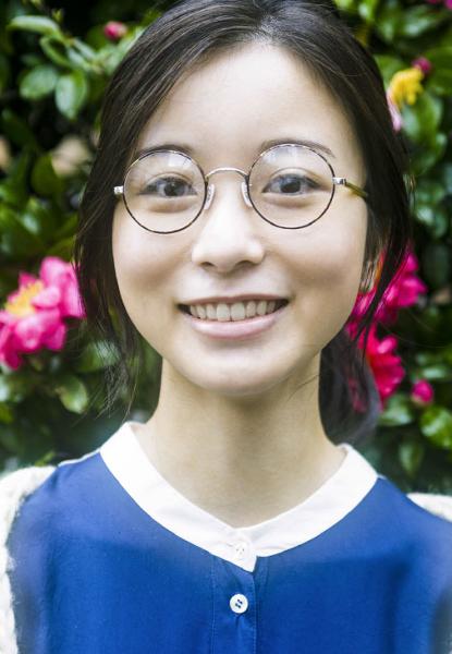 大富豪の娘になんらかの力が働いて、卒アルの1ページがまるまるそいつ。 写真で一言ボケてbokete ボケて 